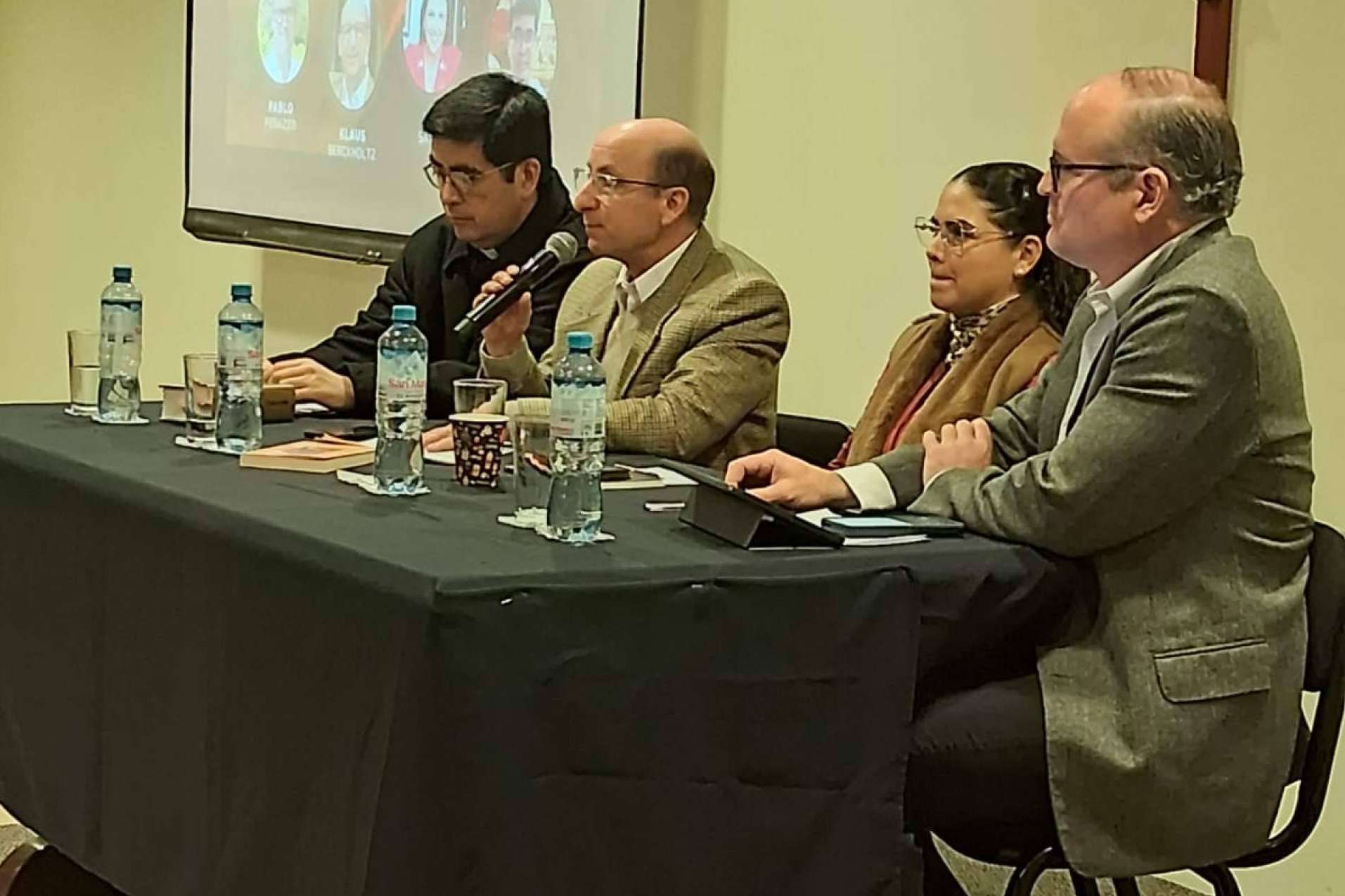 Felicitas desarrolla un conversatorio sobre la felicidad auténtica y el ...